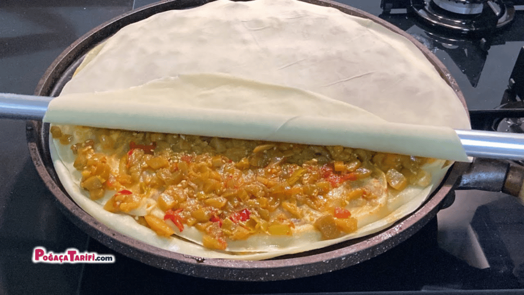 Tadına Bakan Etli Zannediyor Patlıcanlı Börek Tarifi Fırınsız Tavada ...