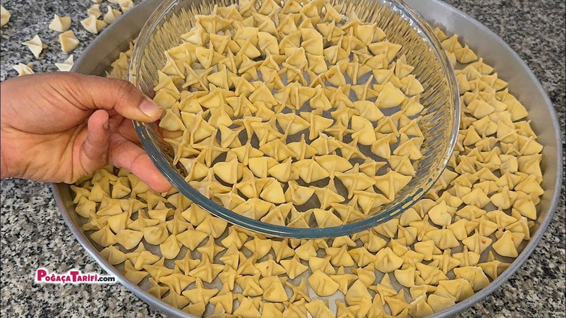 BUZLUK İÇİN TEPSİ MANTISI